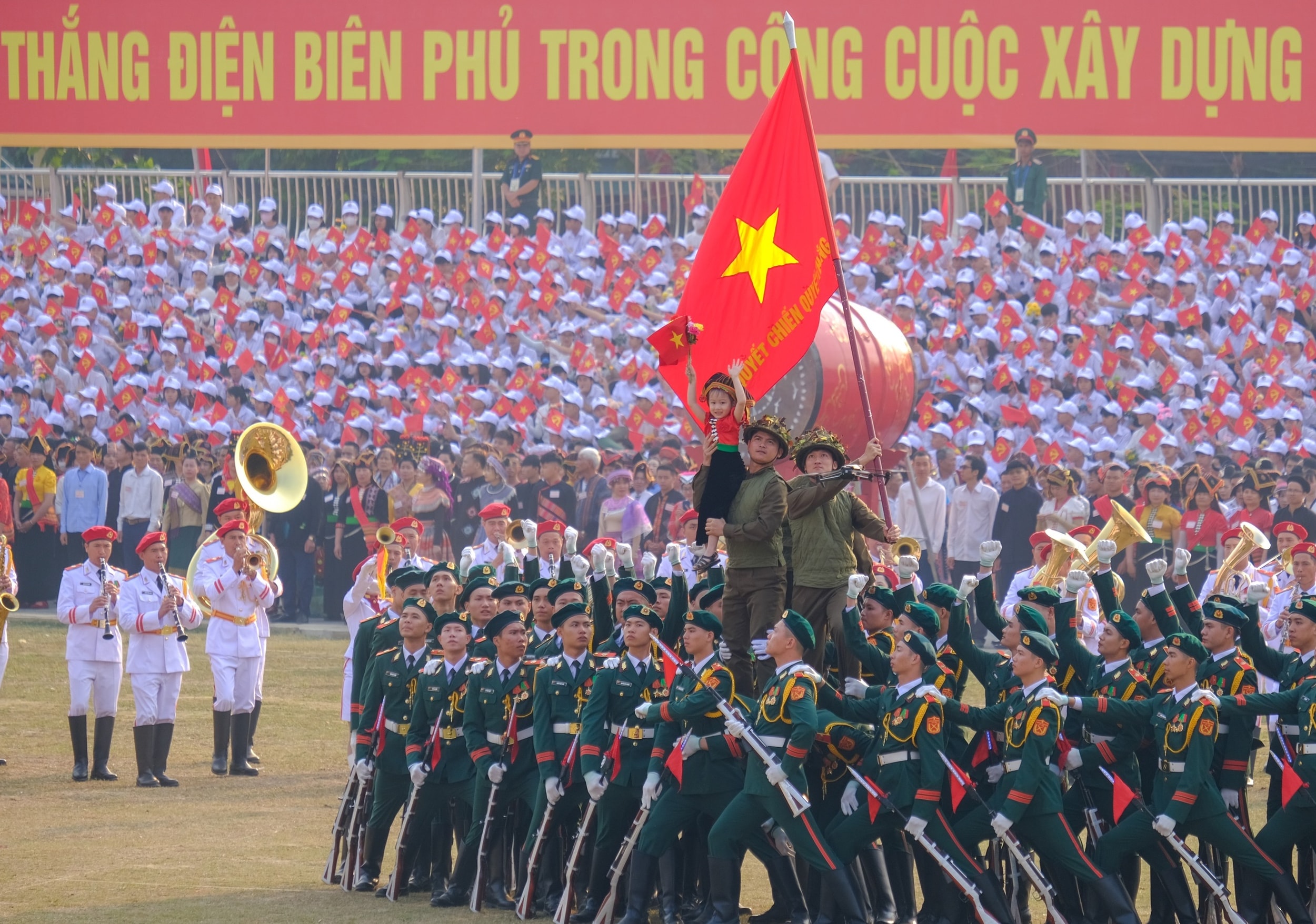 TRỰC TIẾP: Diễu binh, diễu hành kỷ niệm trọng thể 70 năm Chiến thắng ...