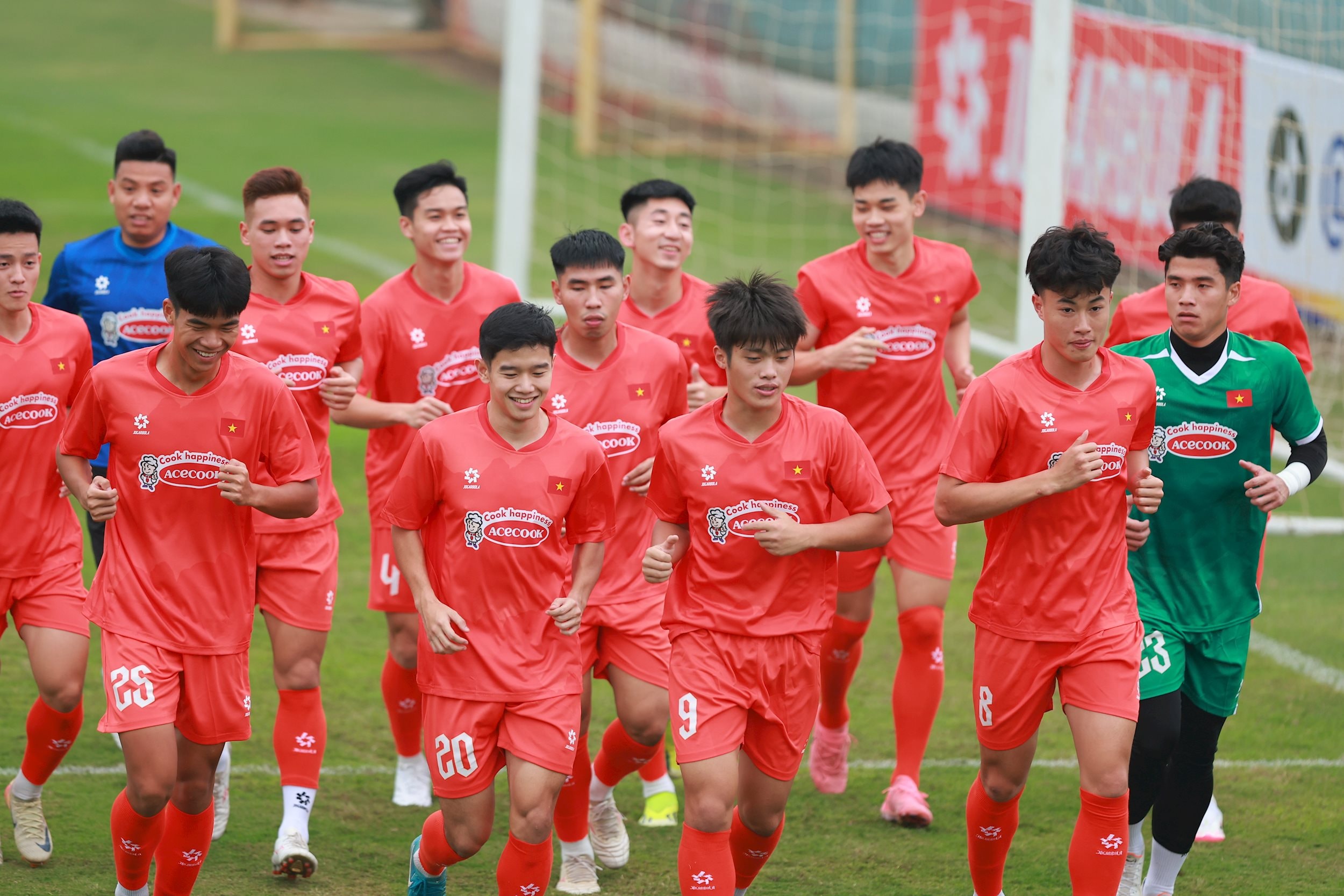 Đội tuyển U22 Việt Nam hứng khởi tập buổi đầu tiên, chuẩn bị cho vòng loại U23 châu Á