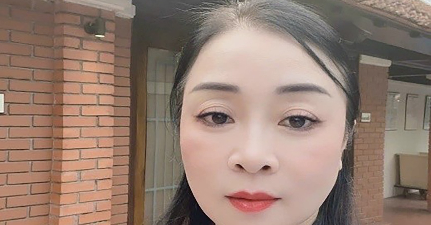 'Nữ quái' tự nhận luật sư, hứa làm giúp sổ đỏ để lừa hơn 10 tỷ đồng