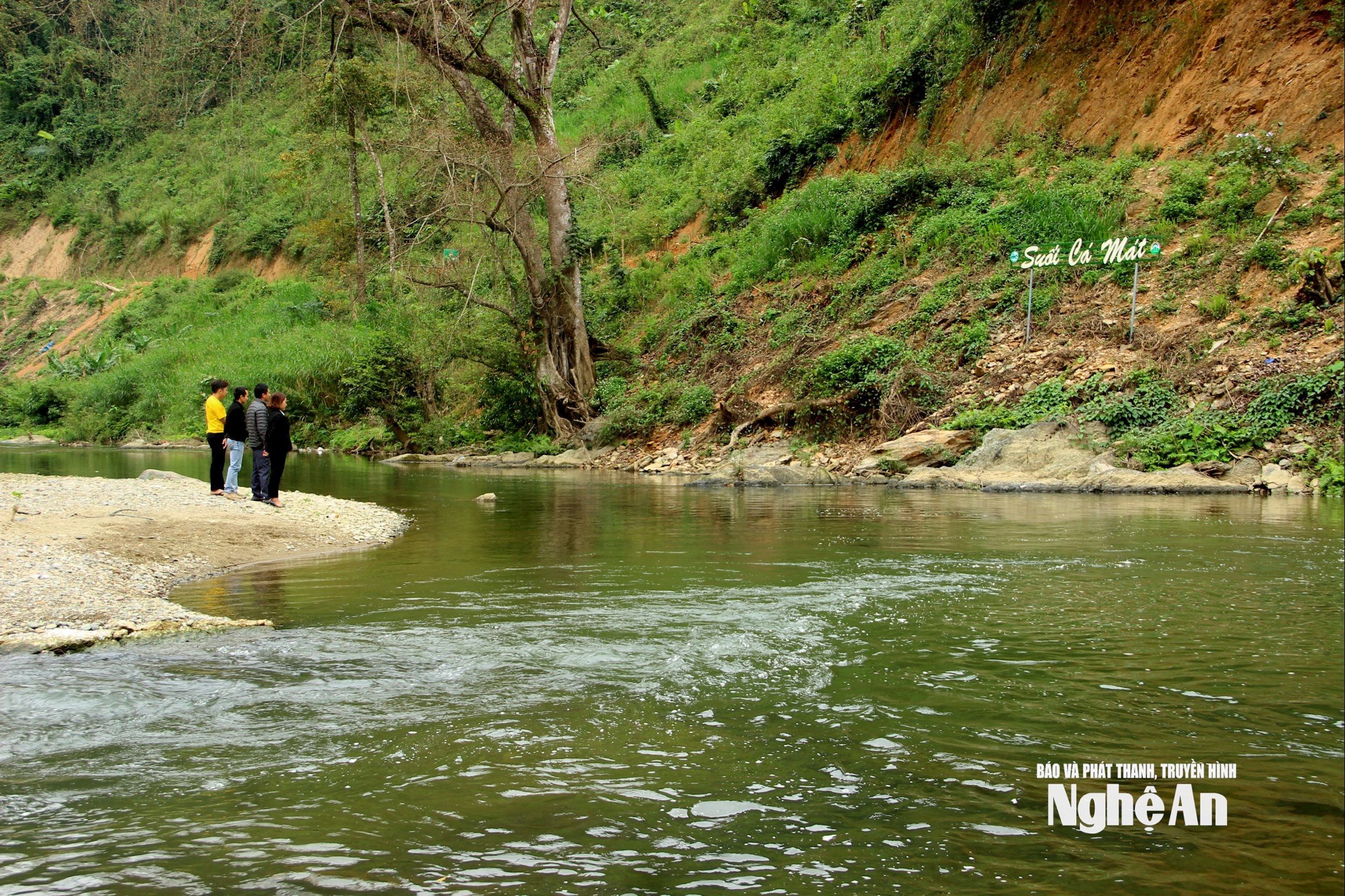 Dựa vào cộng đồng để bảo tồn "lộc suối" tại miền Tây Nghệ An