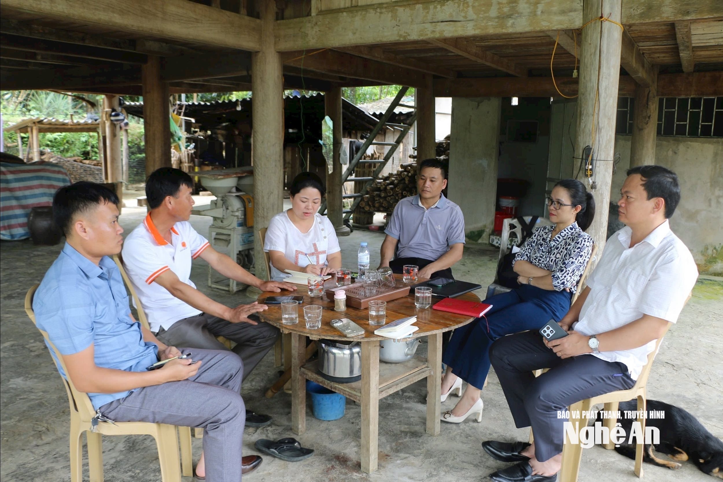 Nâng tầm đội ngũ cán bộ thôn, xóm, bản - xây dựng hệ thống chính trị mạnh từ gốc Bài 3: Bối cảnh ...