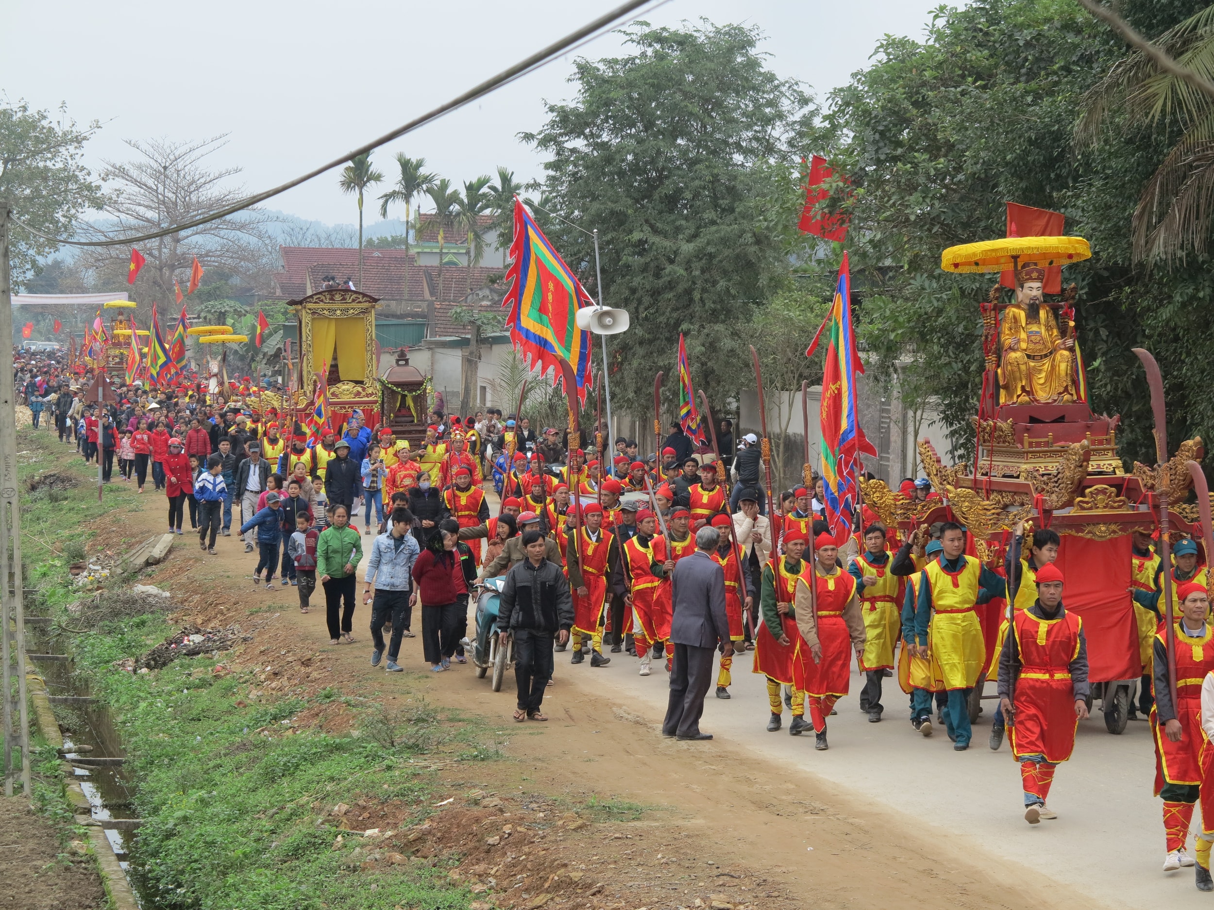 Quả Sơn Temple Festival - The cultural origin of the Bạch Ngọc region.