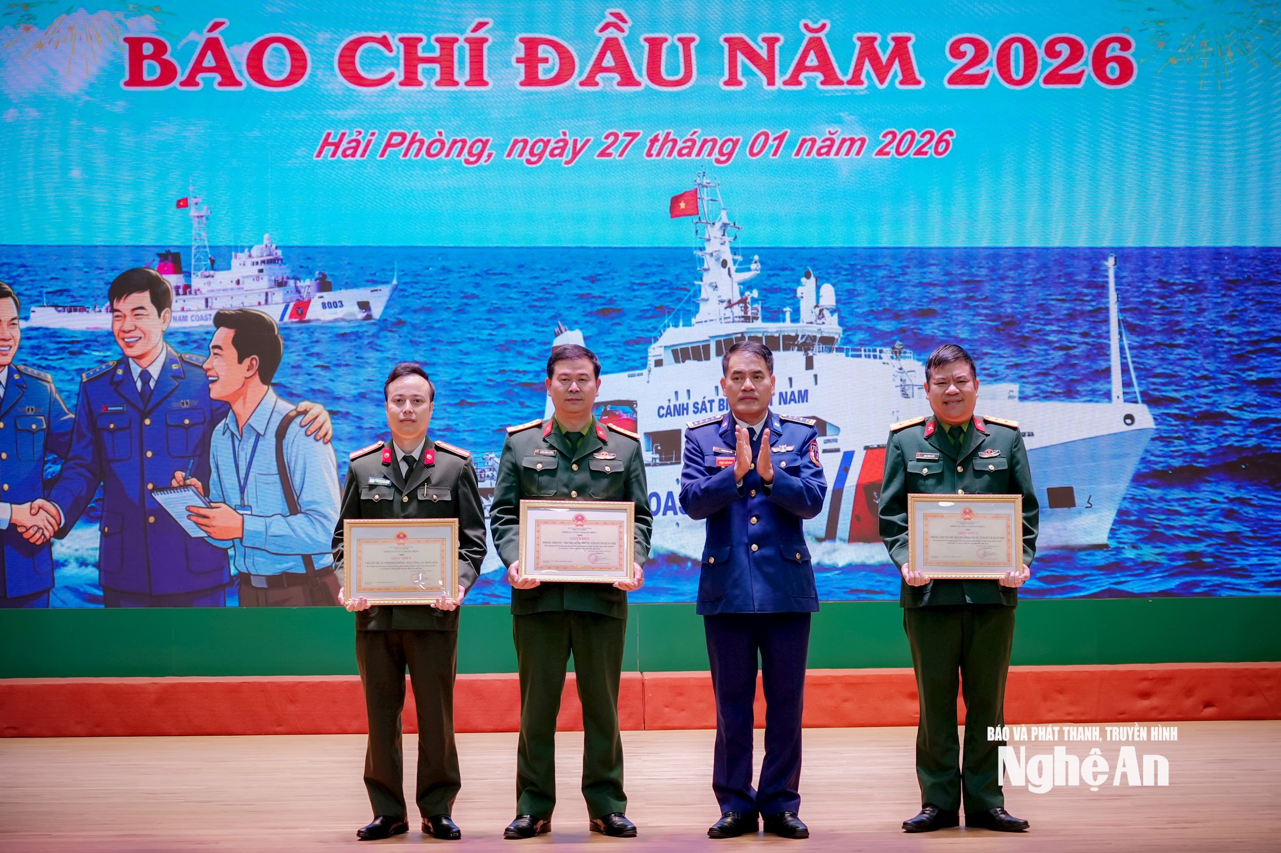 Units of the Vietnam Coast Guard held a press conference at the ...