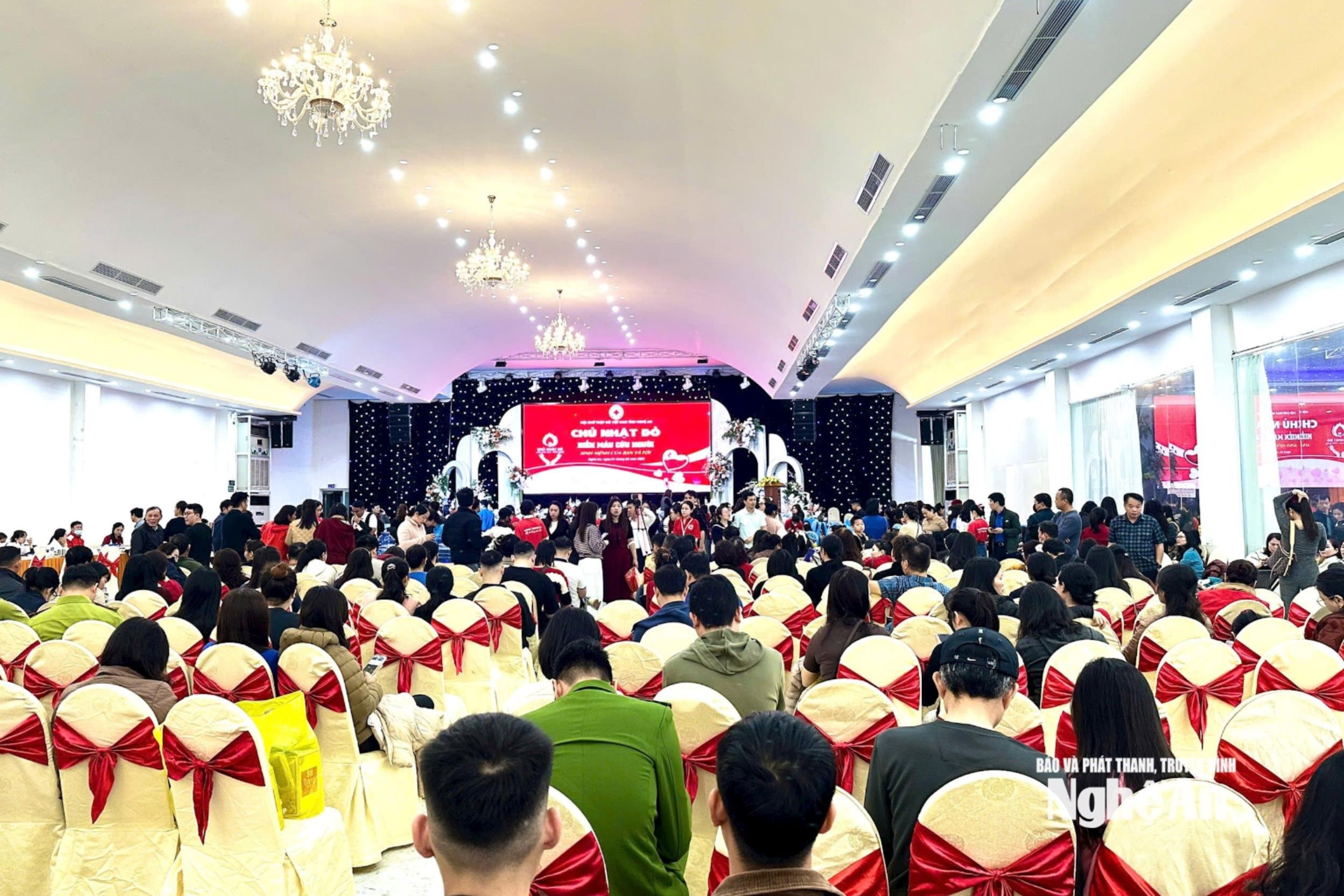 Thousands of people participated in blood donation at the 18th "Red ...