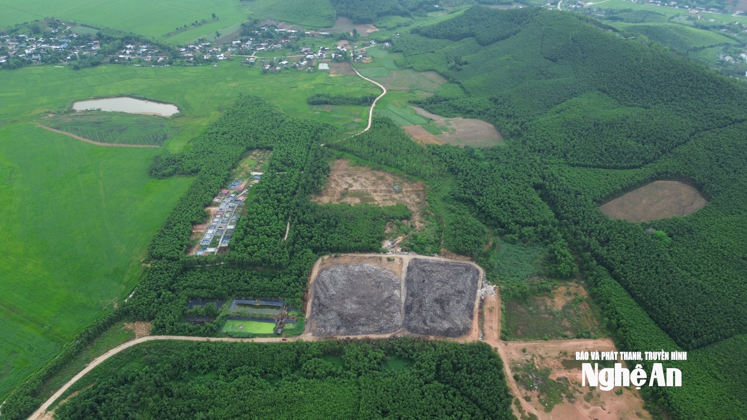 Reply: Thai Hoa Ward reports on the fire at the inter-ward landfill and ...