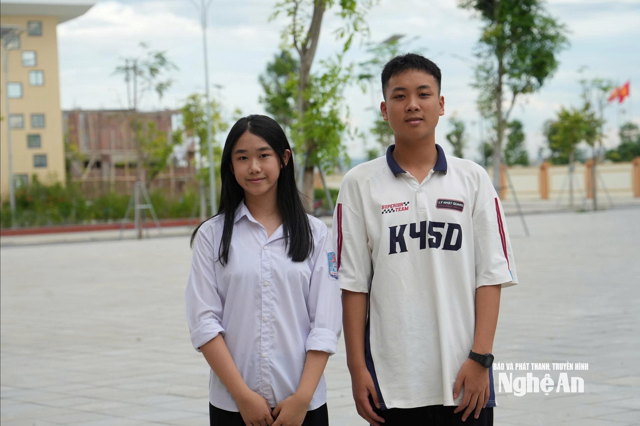 This year's college entrance exam season has produced two top-scoring ...