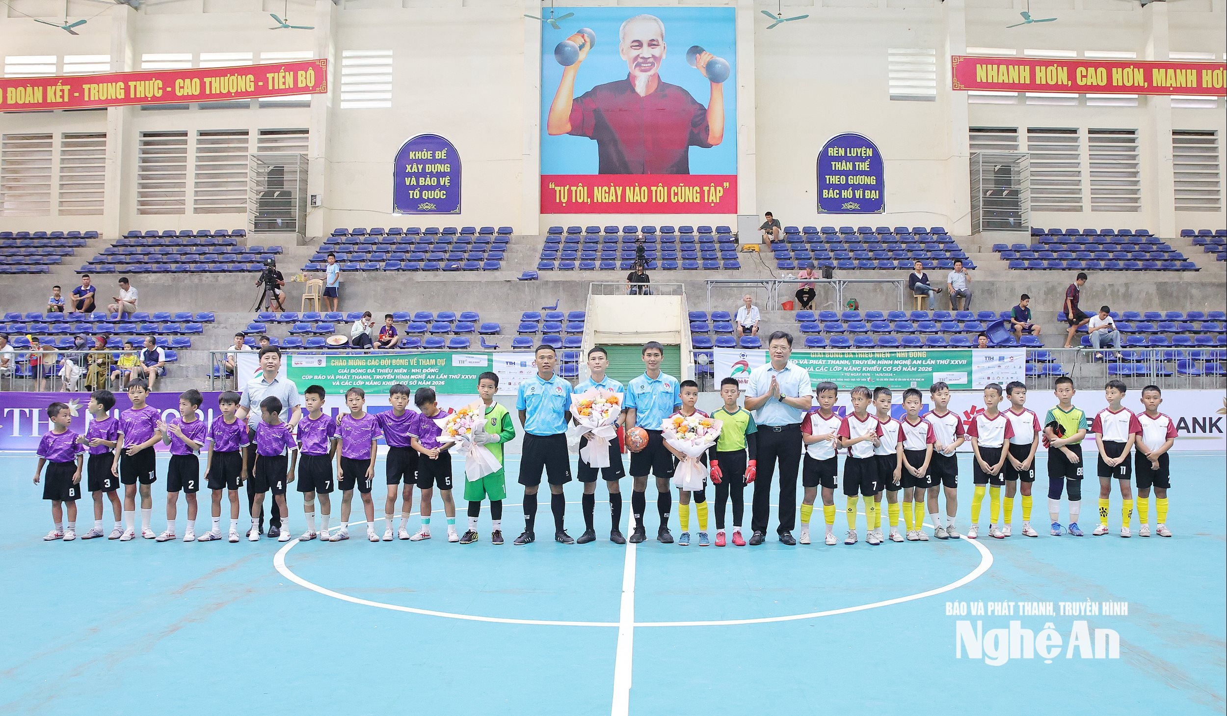 Nhi đồng Thành Vinh giành ngôi vô địch Giải Bóng đá Thiếu niên - Nhi ...