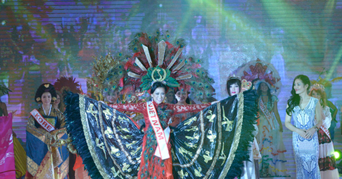 Kelly Trang Trần đoạt giải trang phục dân tộc tại Mrs World