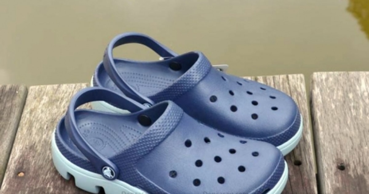 Lý do người tiêu dùng tẩy chay dép Crocs "thần thánh"