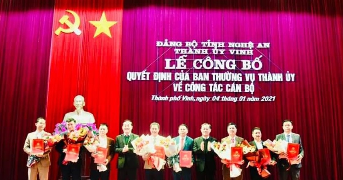 Thành ủy Vinh công bố quyết định điều động, luân chuyển 8 Phó Chủ tịch ...