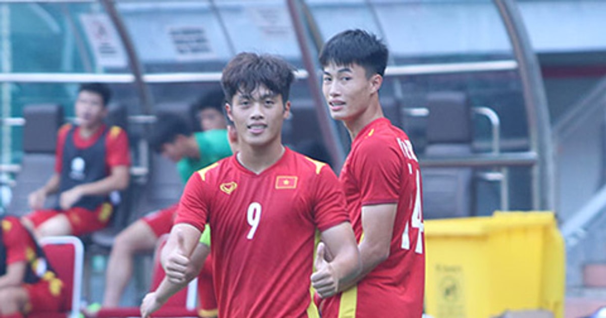 Minh Vương chấn thương dây chằng khớp gối; HLV Kiatisak tin Quốc Việt sớm đóng góp cho ĐT Việt Nam