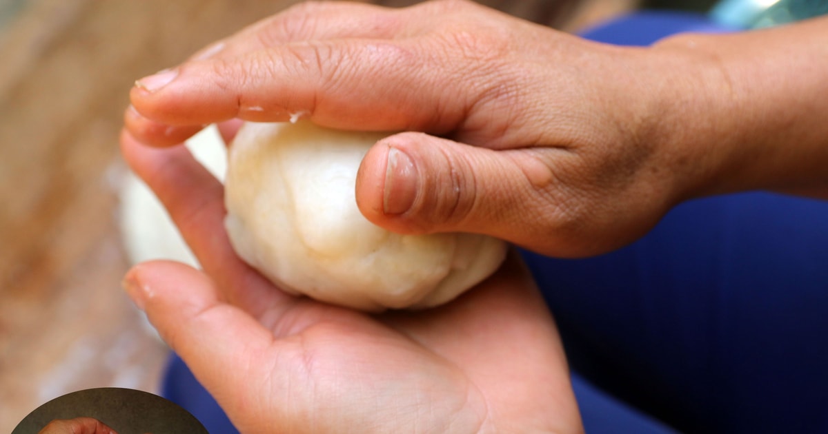 ‘Lua dua’ - the specialty cake made by Hmong people in Nghe An
