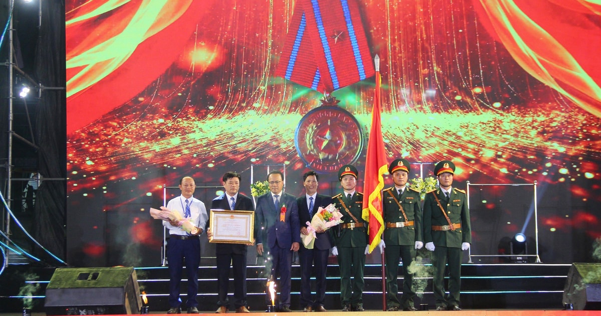 Xã Thanh Liên đón nhận Huân chương Lao động hạng Ba và xã đạt chuẩn ...