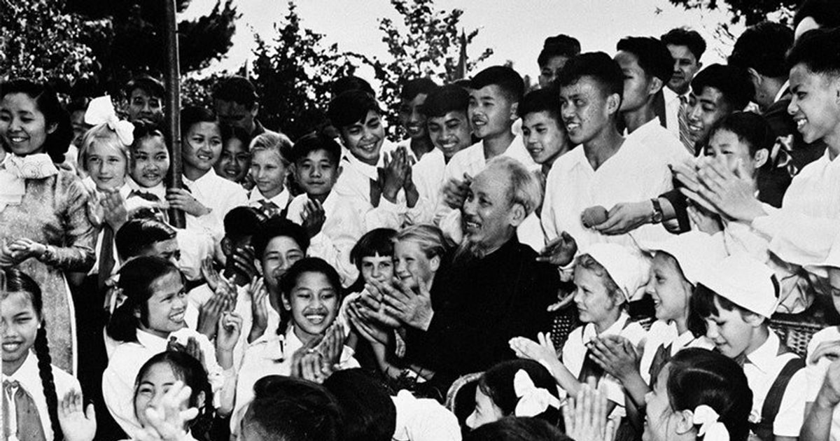 Bác Hồ với giáo dục và các cháu học sinh tỉnh nhà trong hai lần Người ...