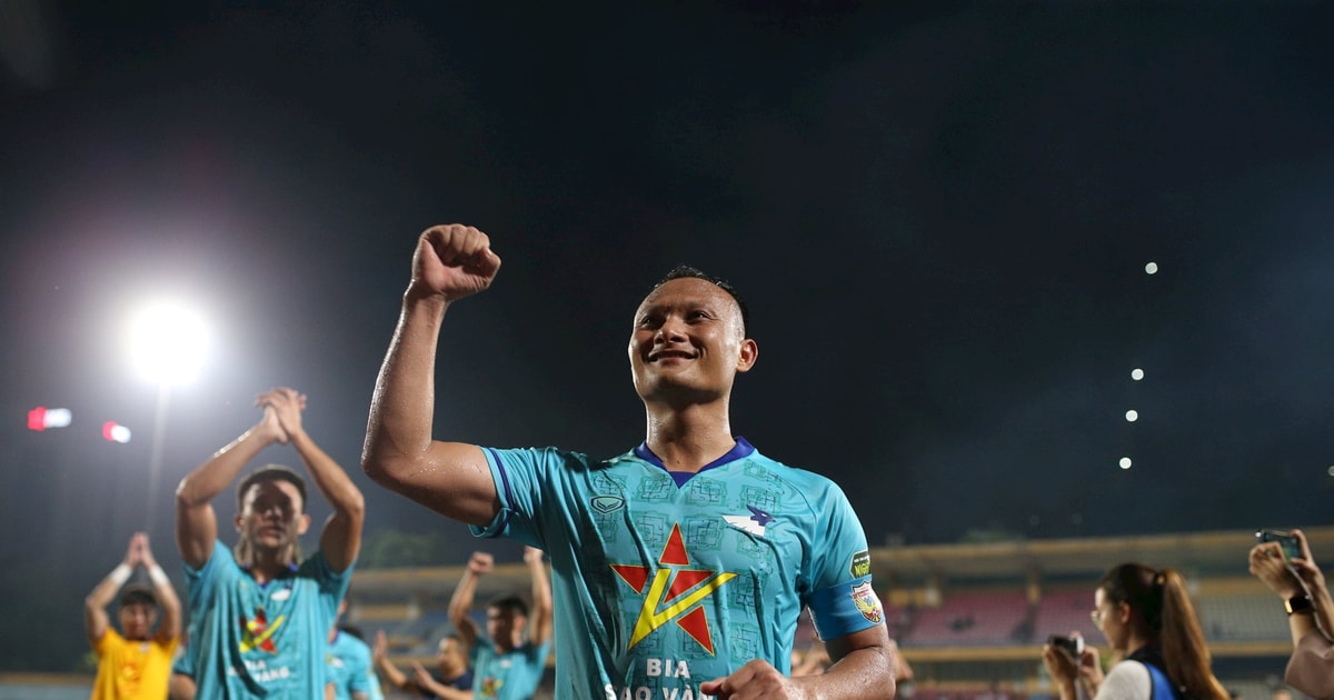 Midfielder Trong Hoang shared his feelings after successfully avoiding ...