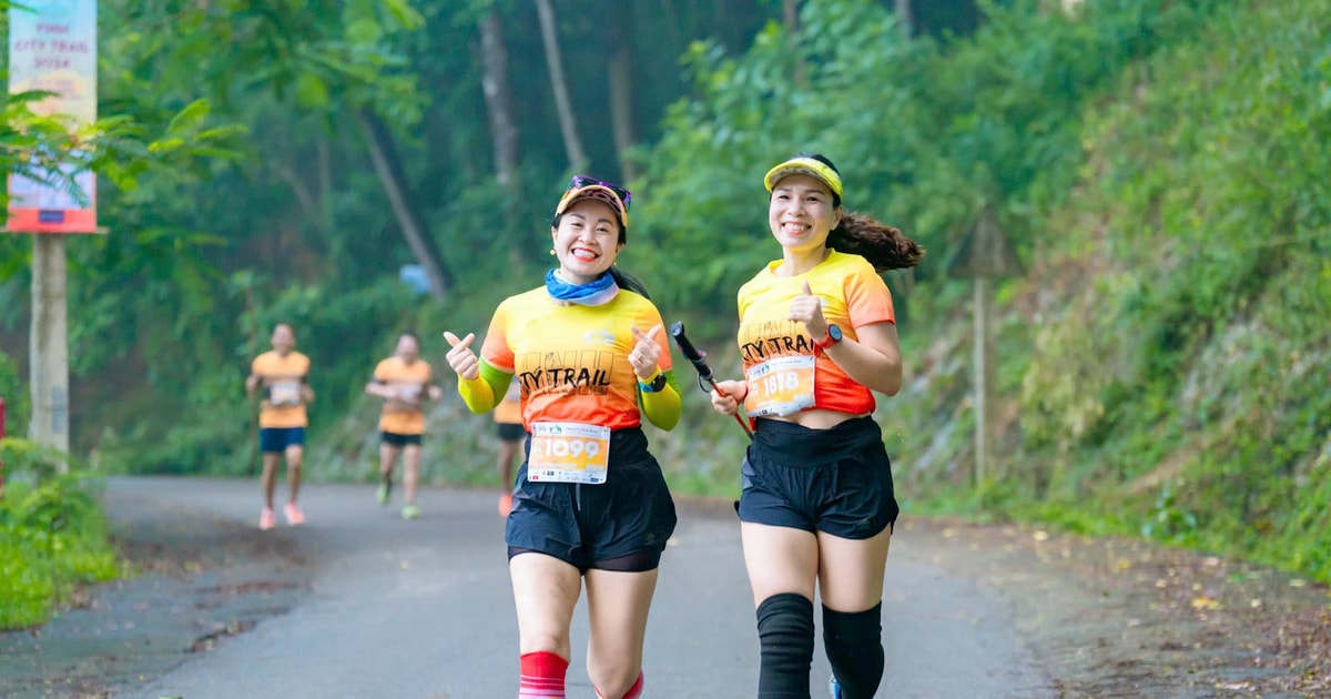 Gần 300 runner tại TP. Vinh tham gia giải chạy 'Bước chân thần tốc'