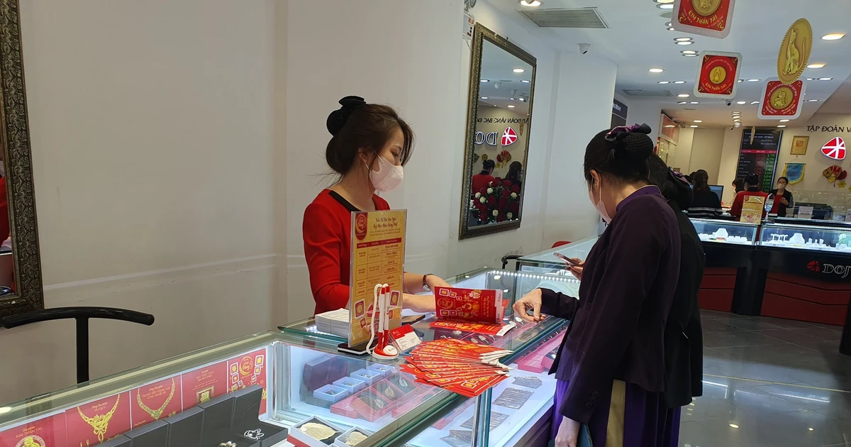 Gold prices at 3 PM today, January 2nd: World gold price, gold bars ...