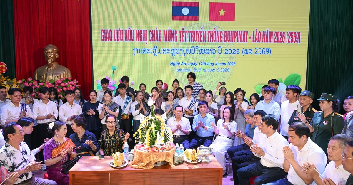 Meeting with Lao students at Vinh University on the occasion of ...