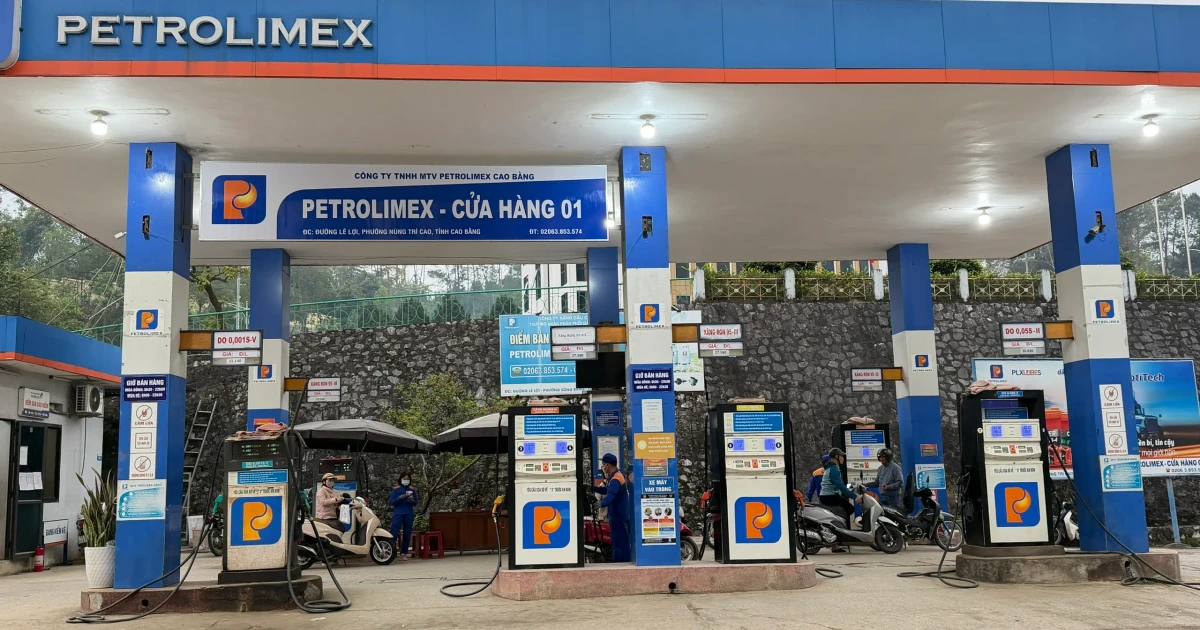 Giá xăng dầu hôm nay 14/4: Bảng giá xăng dầu tại Petrolimex, PVOIL ...