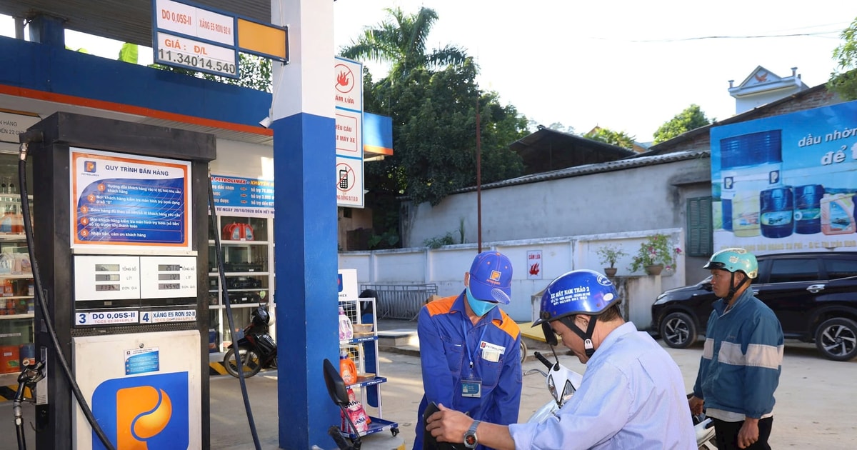 Giá xăng dầu hôm nay 17/4: Bảng giá xăng dầu tại Petrolimex, PVOIL ...