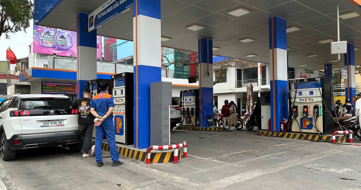 Giá xăng dầu hôm nay 23/4: Bảng giá xăng dầu tại Petrolimex, PVOIL ...
