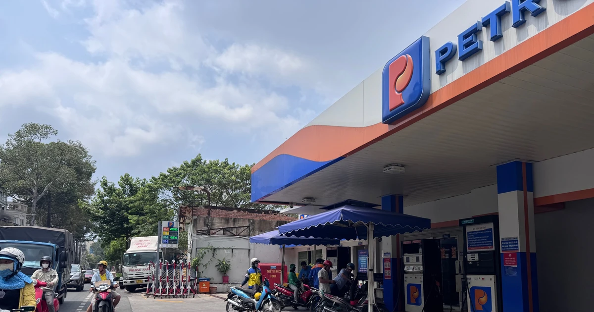 Giá xăng dầu hôm nay 24/4: Bảng giá xăng dầu Petrolimex, PVOIL, Mipec ...