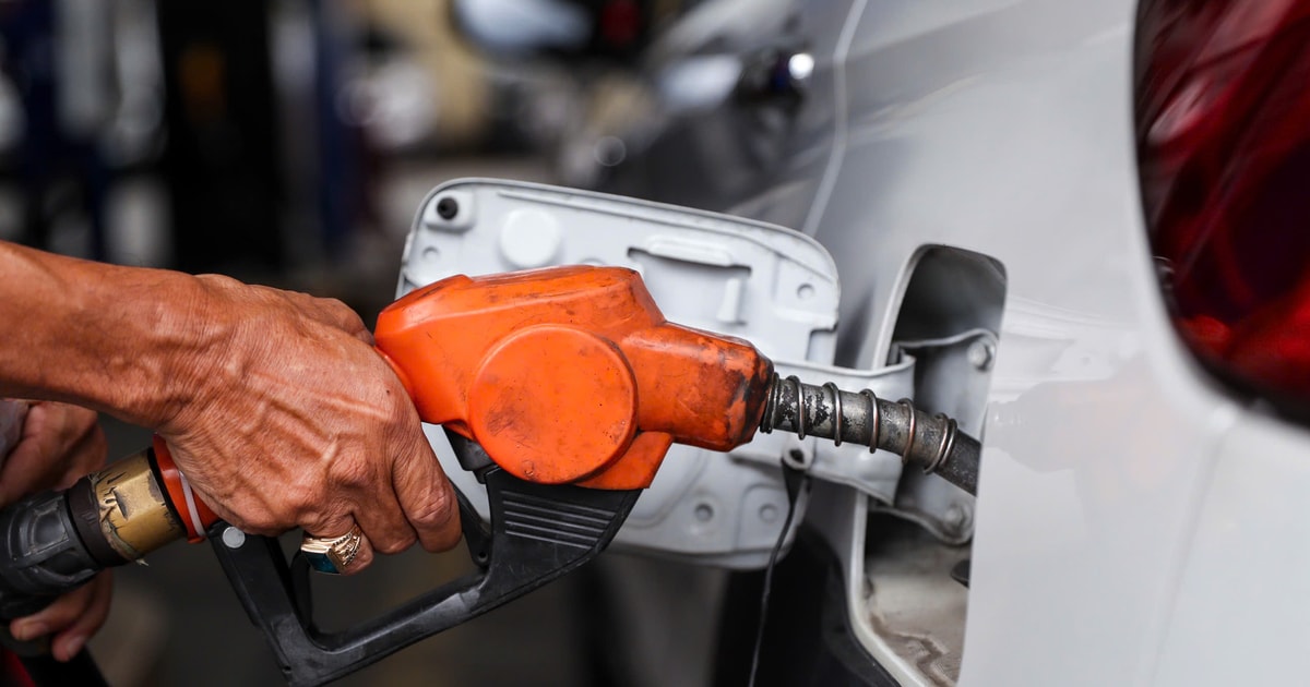 Giá xăng dầu hôm nay 29/4: Bảng giá xăng dầu Petrolimex, PVOIL, Mipec ...