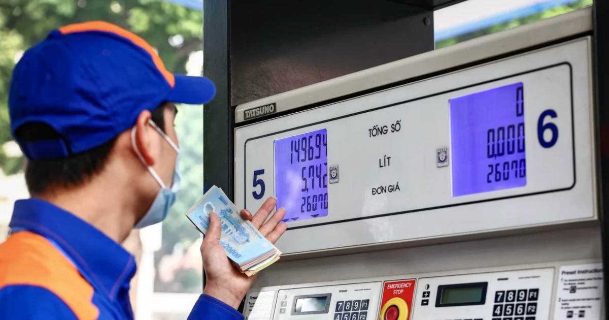 Giá xăng dầu hôm nay 3/5: Bảng giá xăng dầu Petrolimex, PVOIL, Mipec ...