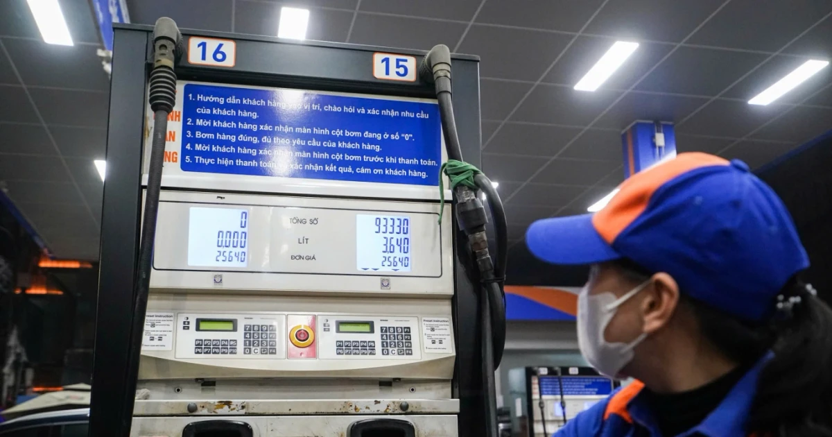 Giá xăng dầu hôm nay 4/5: Bảng giá xăng dầu Petrolimex, PVOIL, Mipec ...